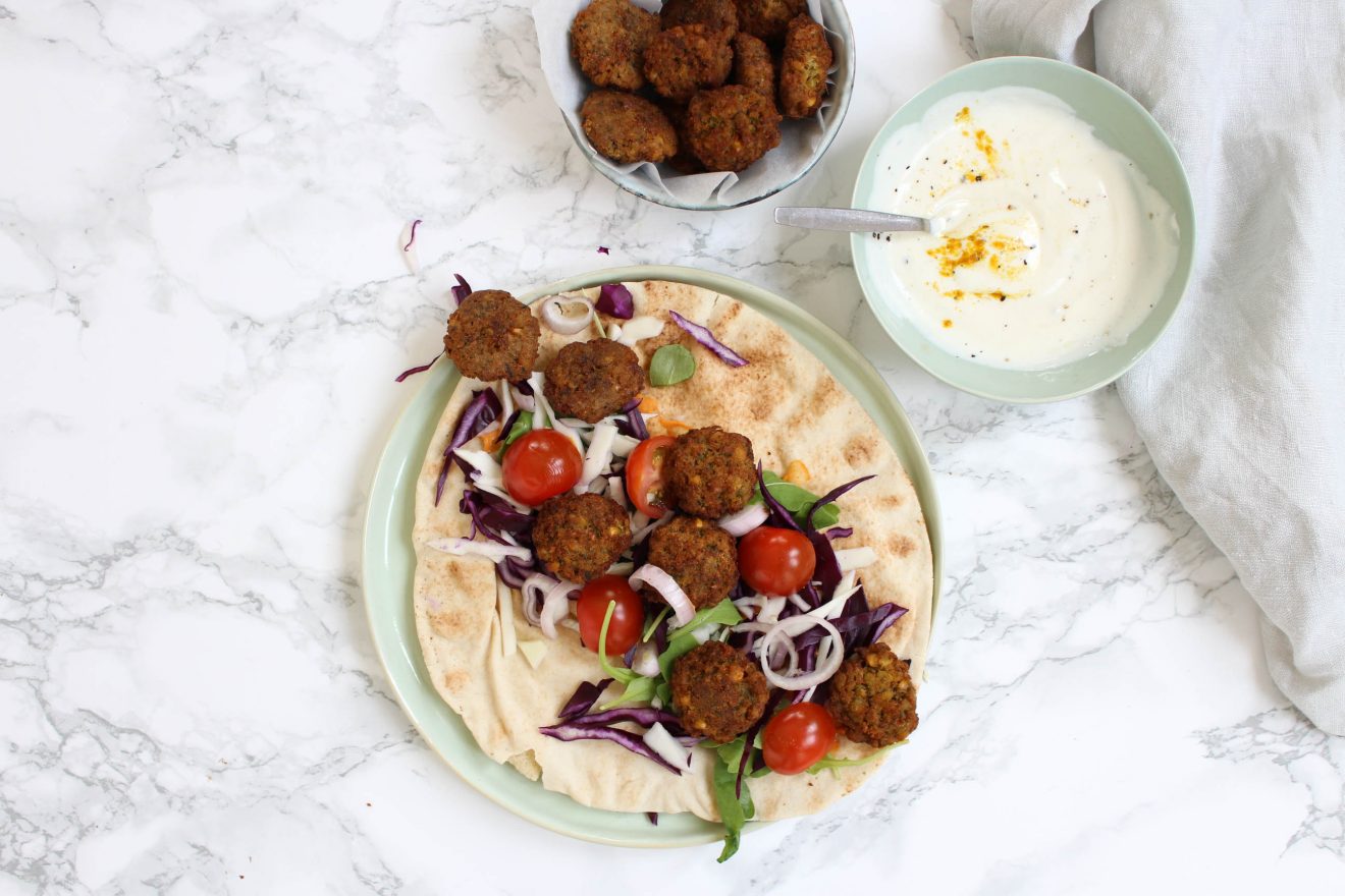 Dürüm falafel met harissa-tahin dressing - Feelgoodbyfood